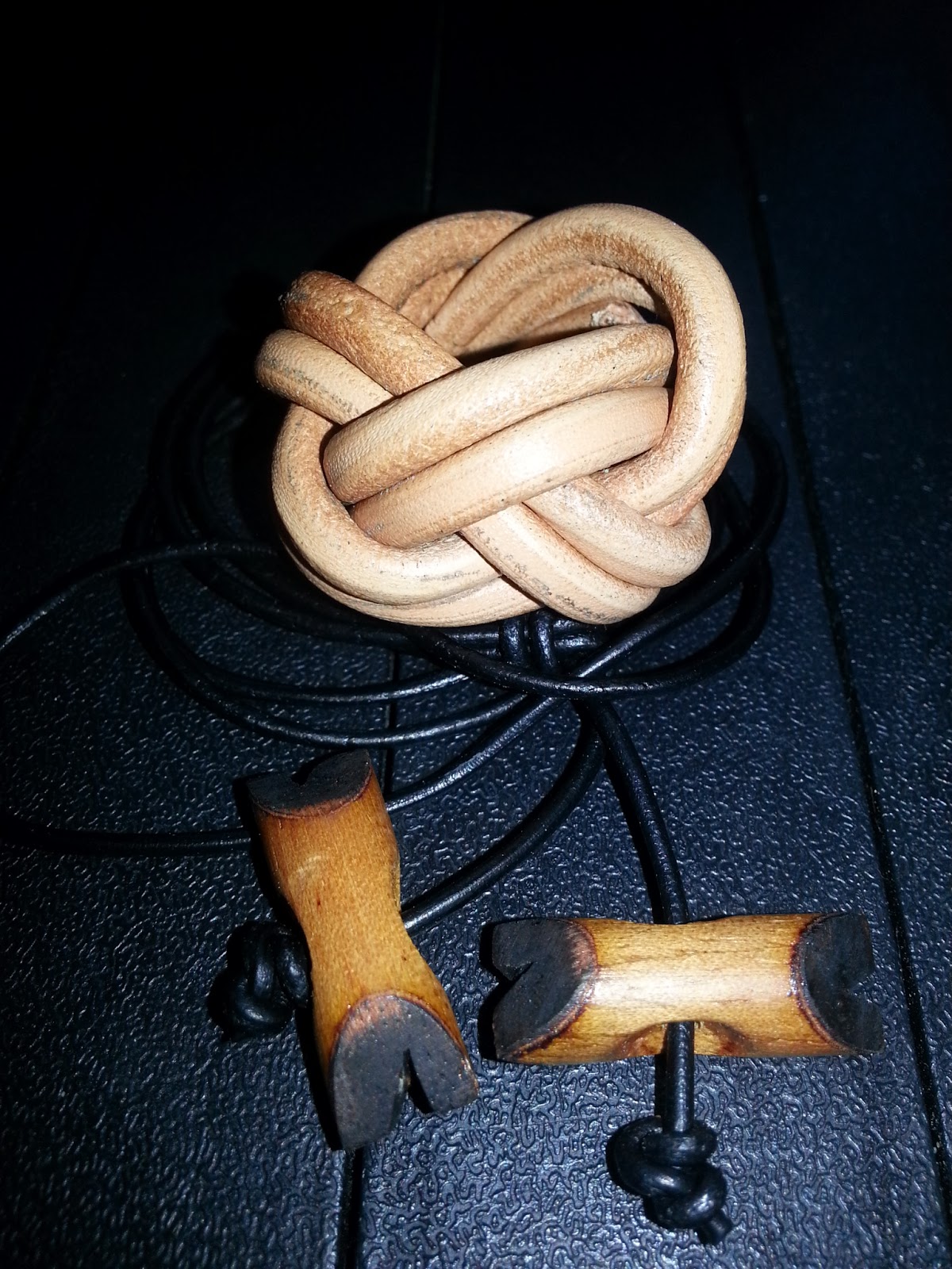 Gilwell Woggle leather - Nudo Gilwell de Cuero - Scout Leader Woodbadge ...