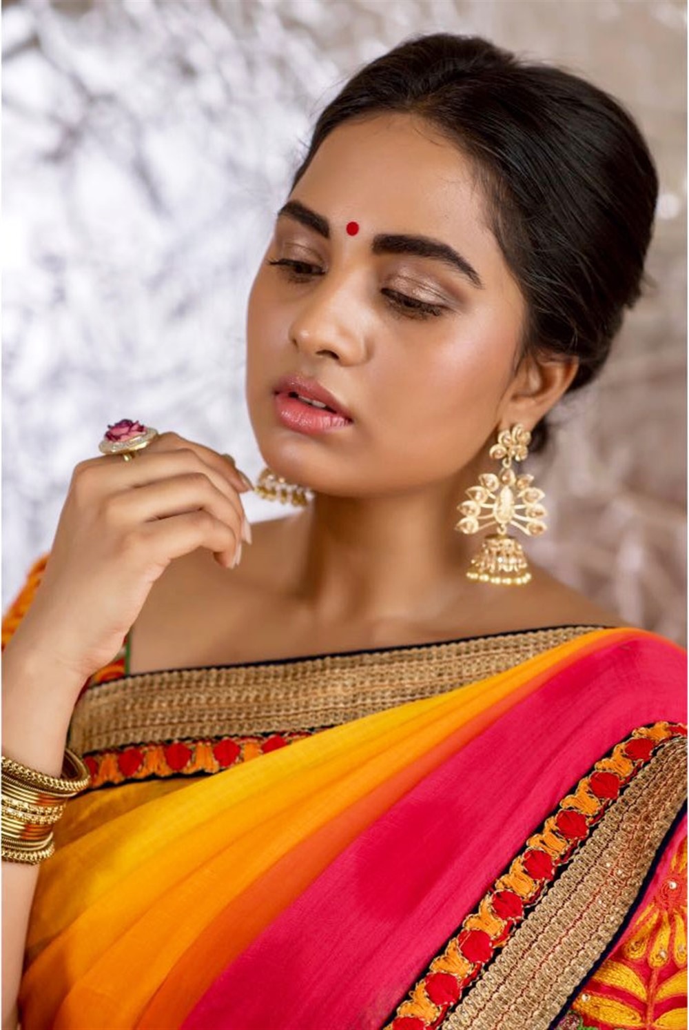 Srushti Dange Beautiful Saree Pics - Hollywood | Tollywood | Bollywood ...