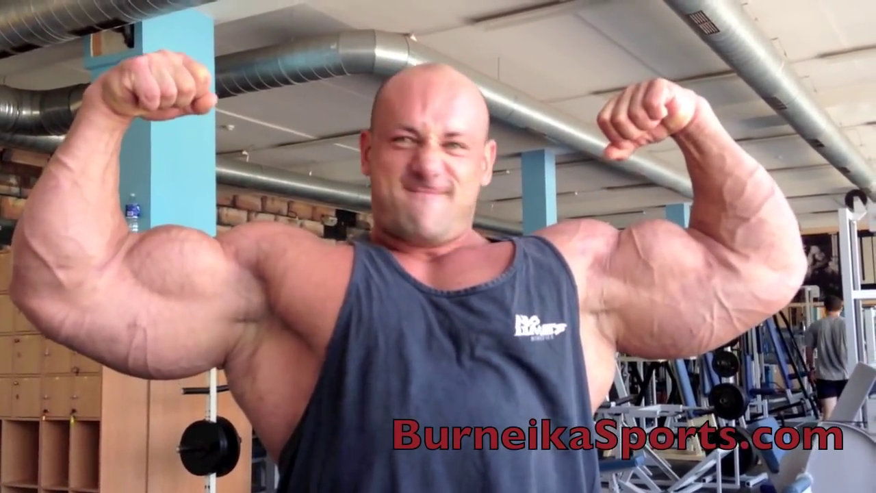 Muscle Lover: Robert Burneika