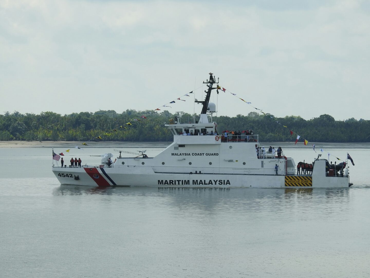 DEFENSE STUDIES: KM Sri Aman Aset Terbaru APMM Sarawak