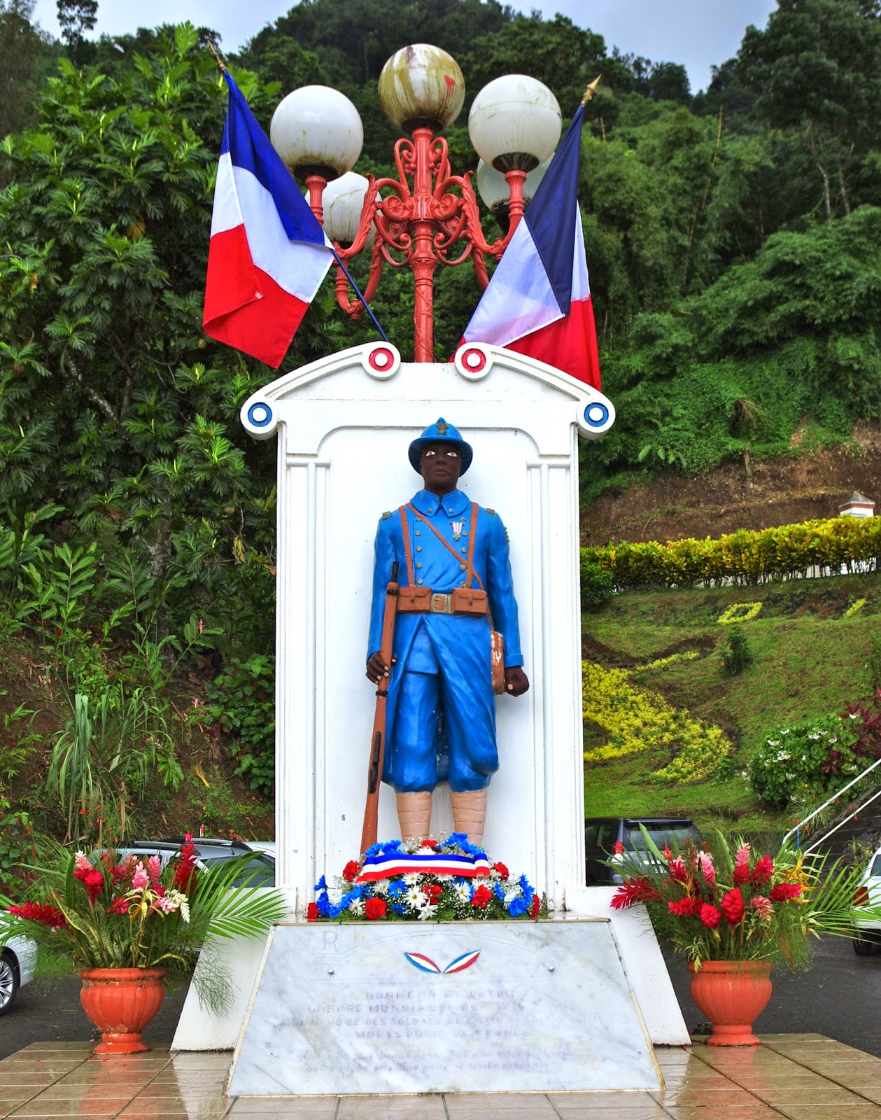 PHOTOS D'IL: Première expo " Les monuments aux morts de la Martinique"