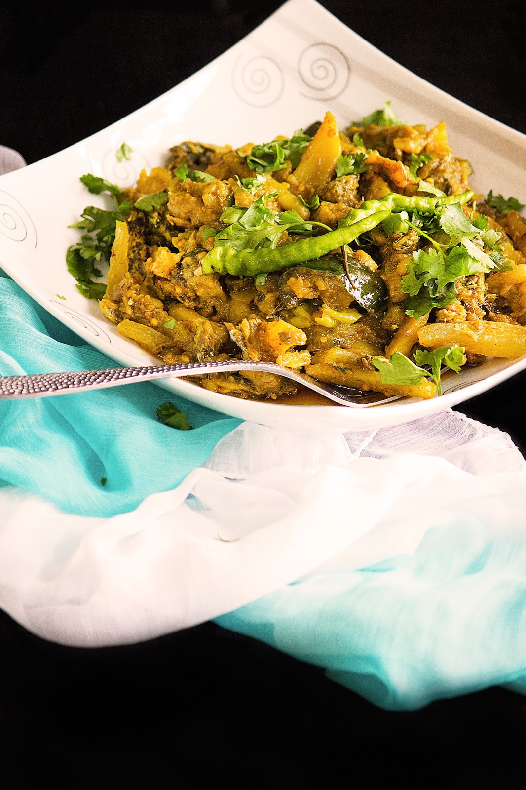 Chuno Macher Chorchori / Bengali Dry Vegetable Curry with Small Fishes