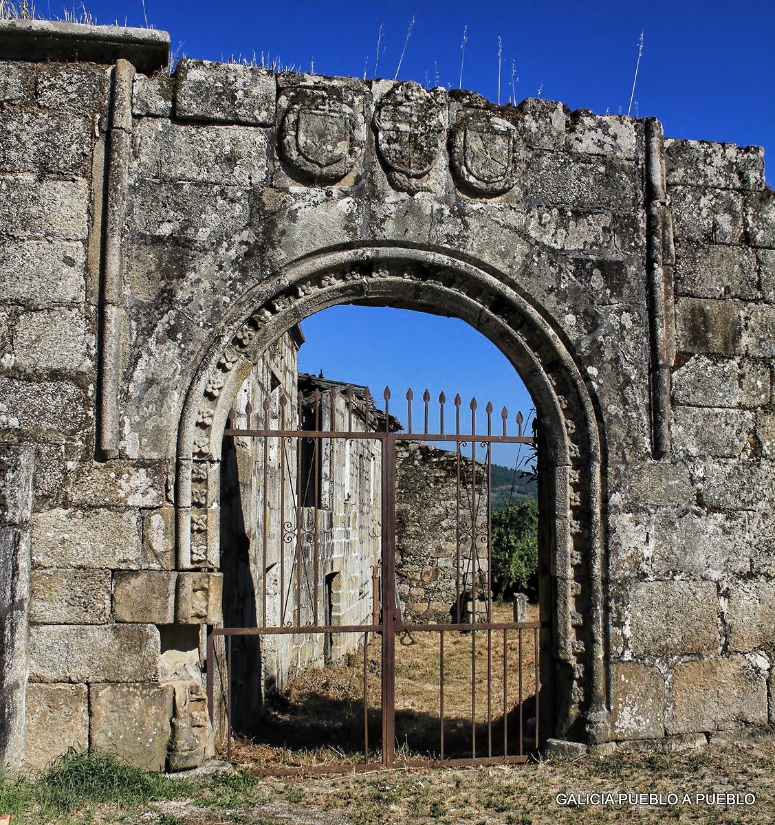 GALICIA PUEBLO A PUEBLO: PALACIO DE LA ENCOMIENDA, BEADE