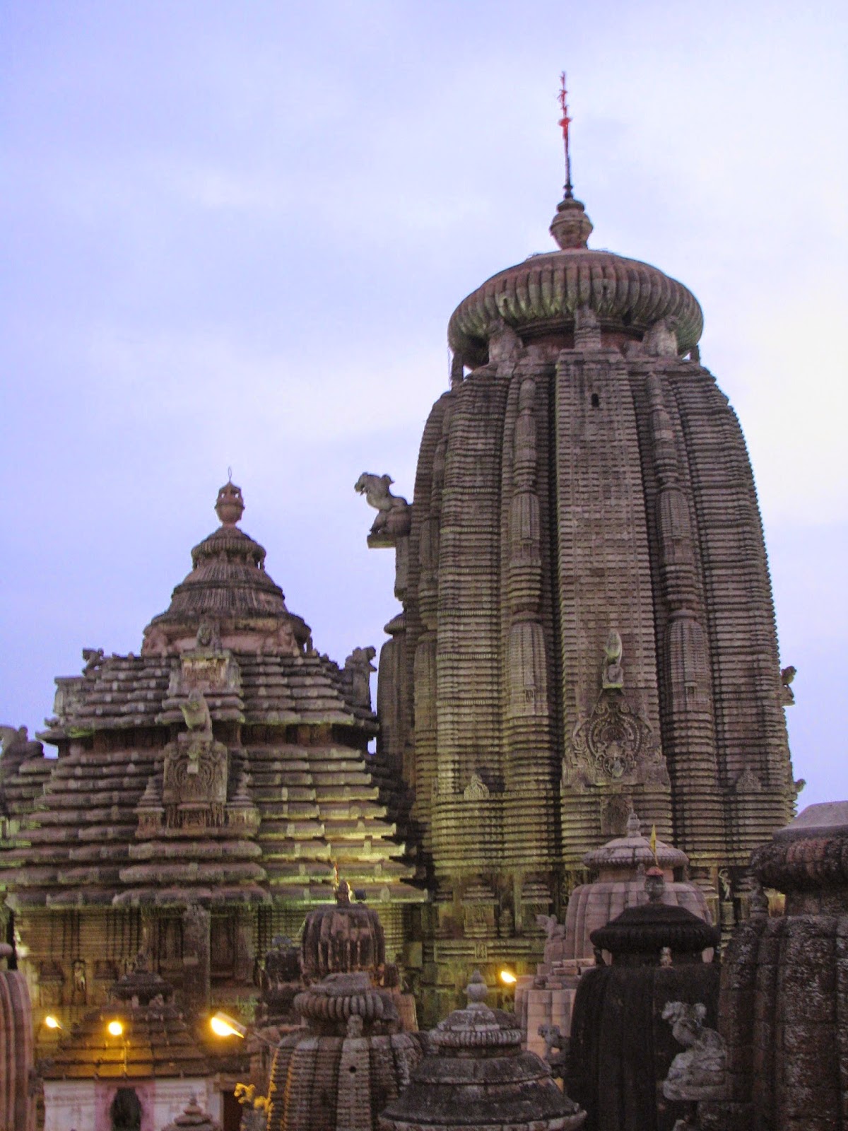 Templo Lingaraja (Lingaraj temple) ~ Arquitectura asombrosa