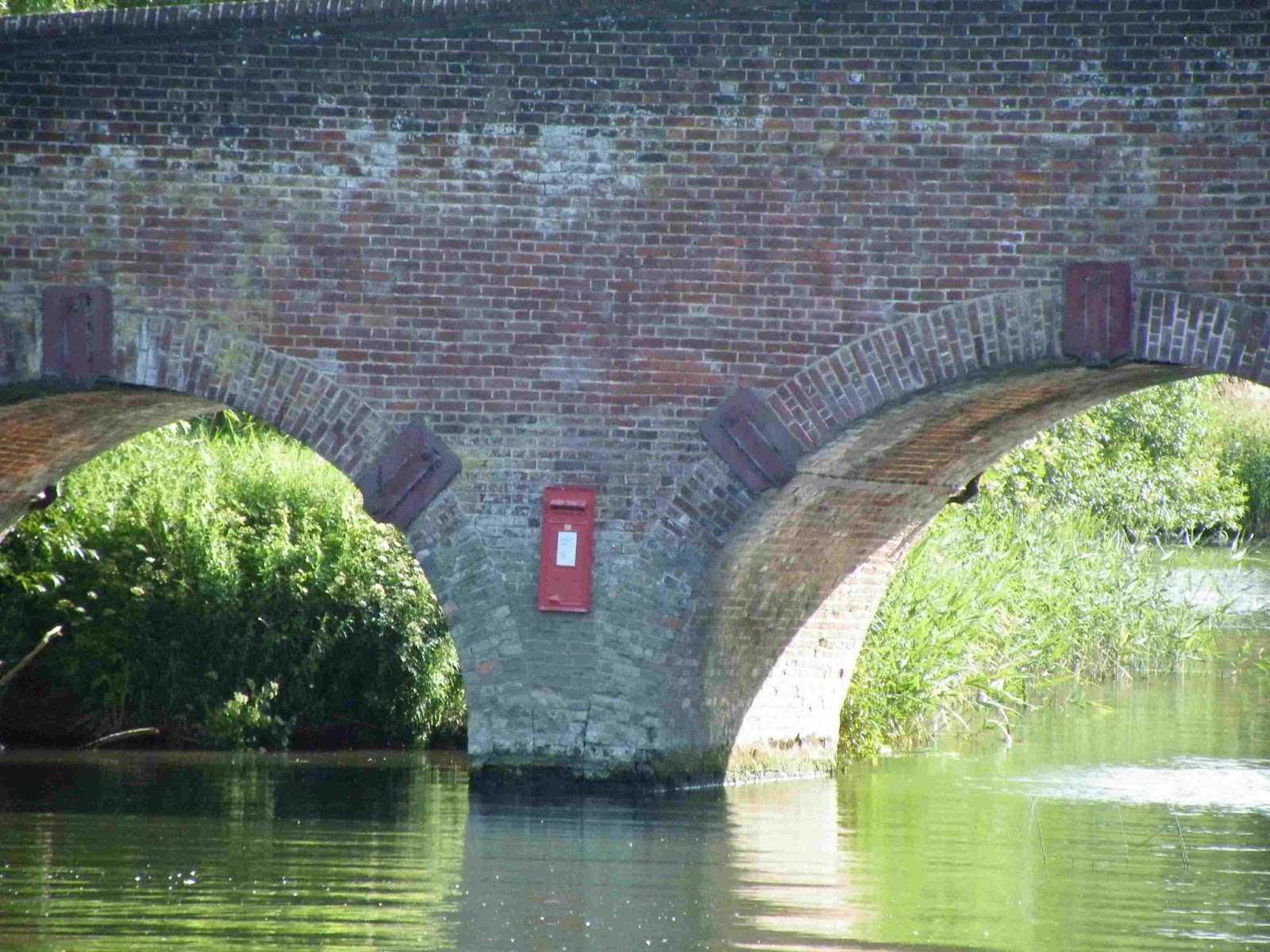 Travelling the Canals of England: Cruising the Thames Again