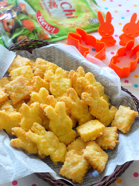 Peng's Kitchen: Baked Cheddar Crackers