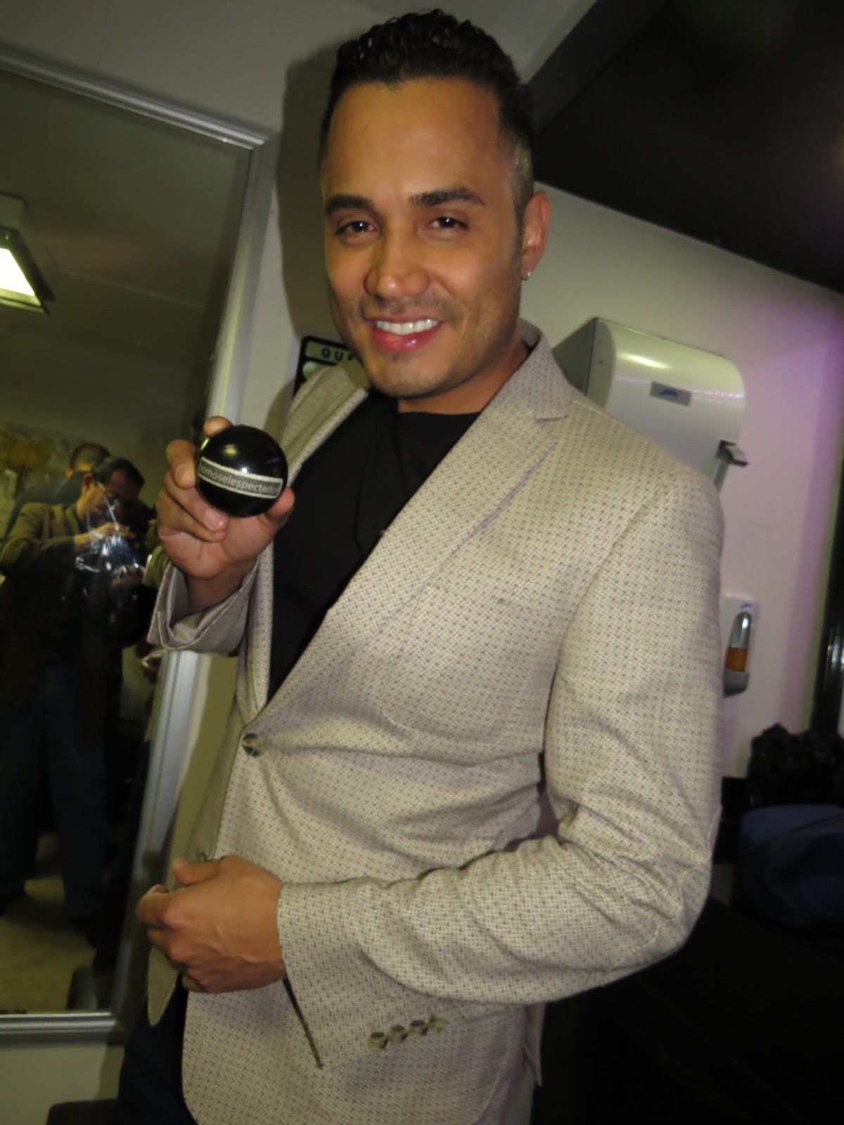 TODO AL AIRE: DANNY FRANK DE LA SALSA AL BOLERO Y TAL VEZ A LA BANDA