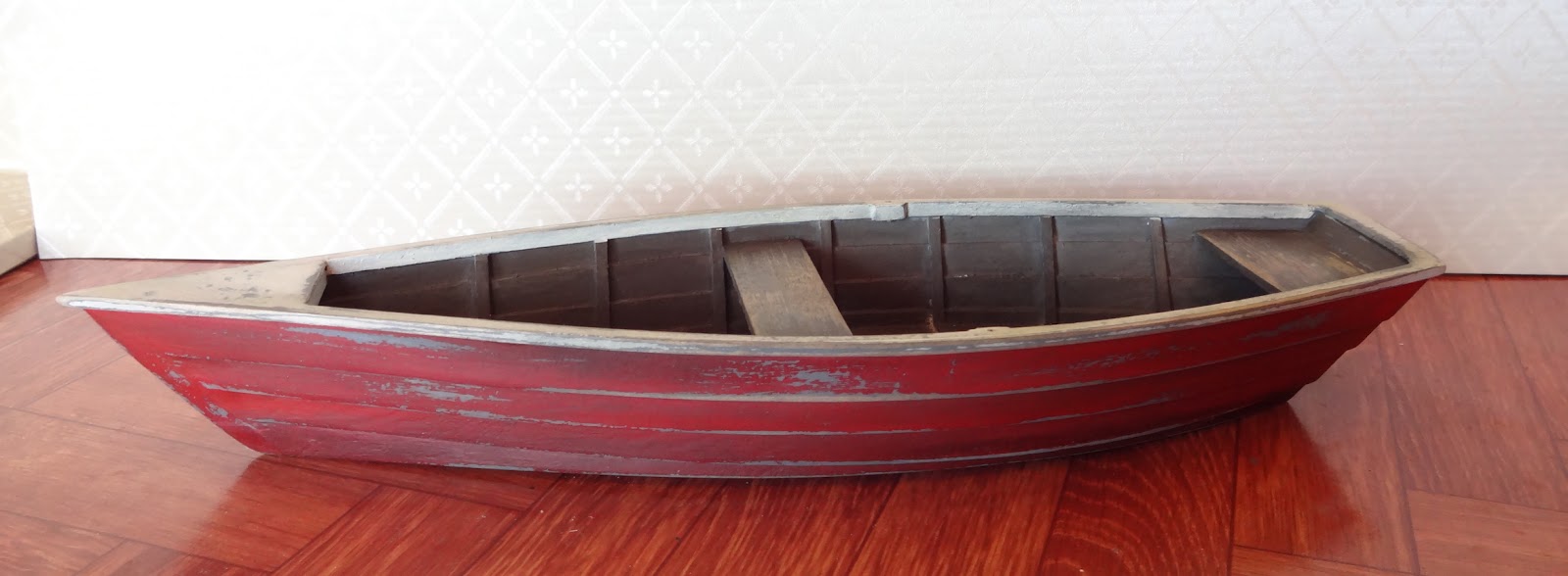 Basketcase Miniatures: One of the row boats painted..........