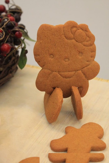 Recipe: Gingerbread Man + Hello Kitty Biscuits | Food4ever