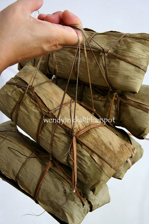 Table for 2.... or more: Guangxi Rice Dumplings (zongzi) 广西粽子 - Wrapped # 3