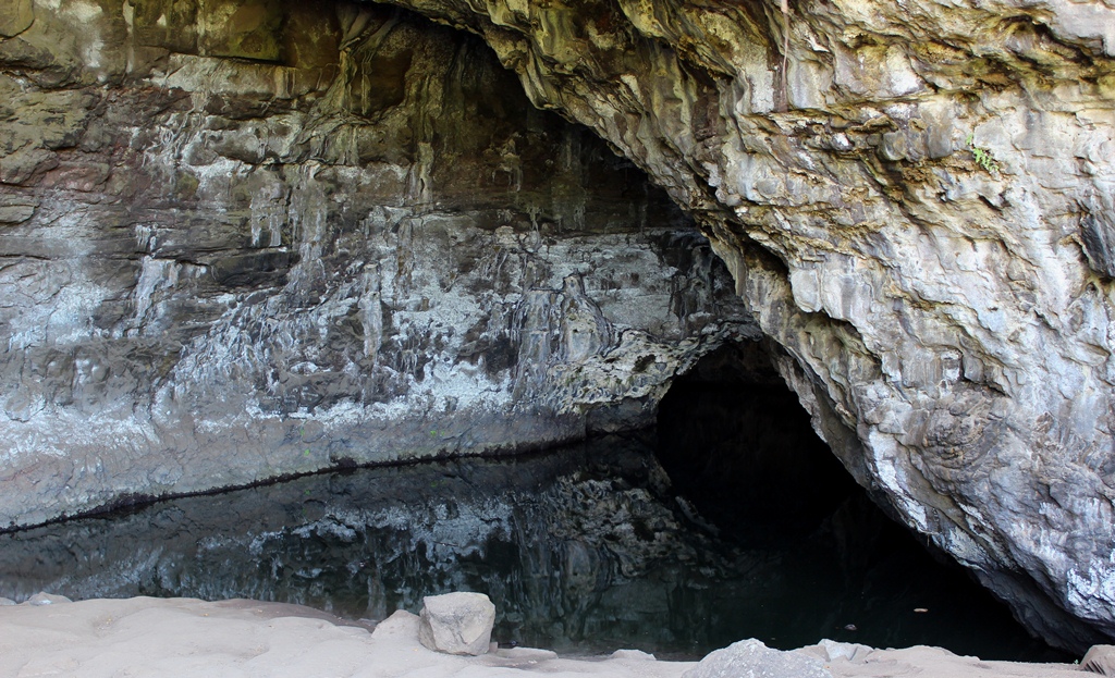 Doug's photo site: Kaua'i: Waikanaloa Wet Cave