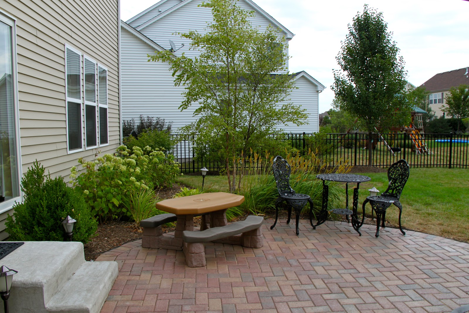 HouseWifery: Outside House Tour