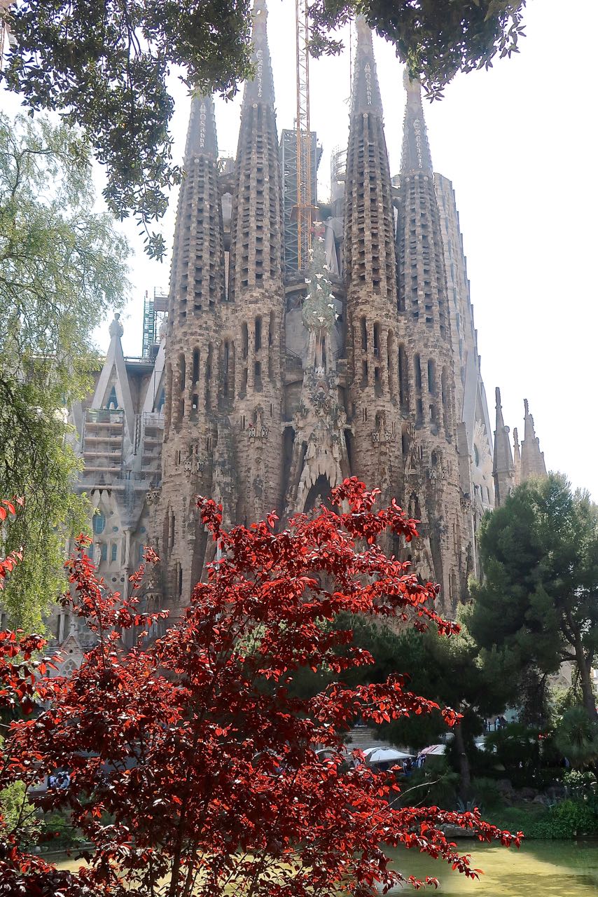 Scrumpdillyicious: Antoni Gaudí: Catalan Modernism in Barcelona