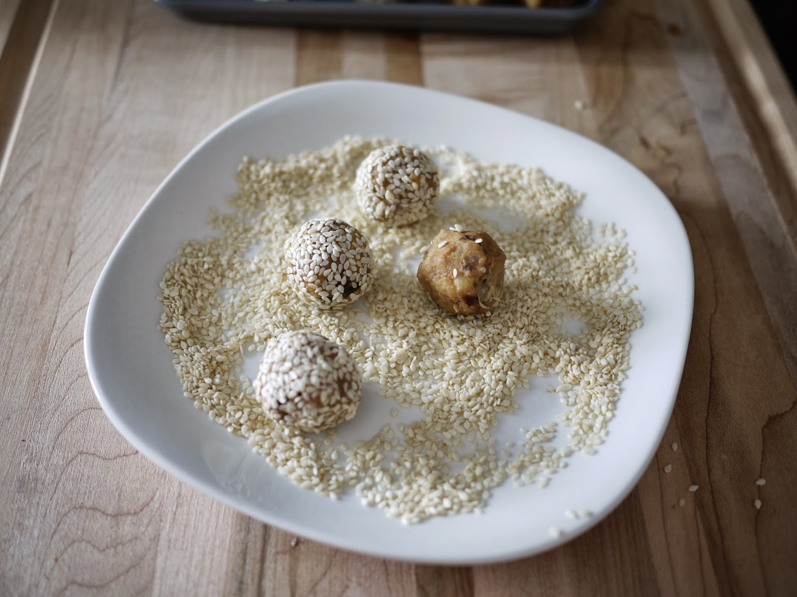 Miss Wong's Kitchen: Sesame Chickpea Candy 芝麻鷹咀豆糖