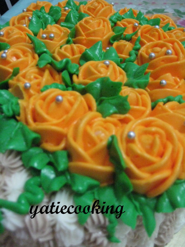 Yatie's Cooking: TEMPAHAN KEK BUNGA-BUNGA