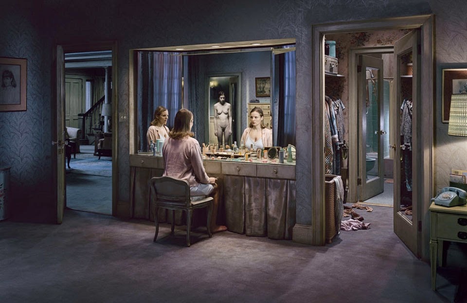 Dramatic and Cinematic photography by Gregory Crewdson | Art is the KEY