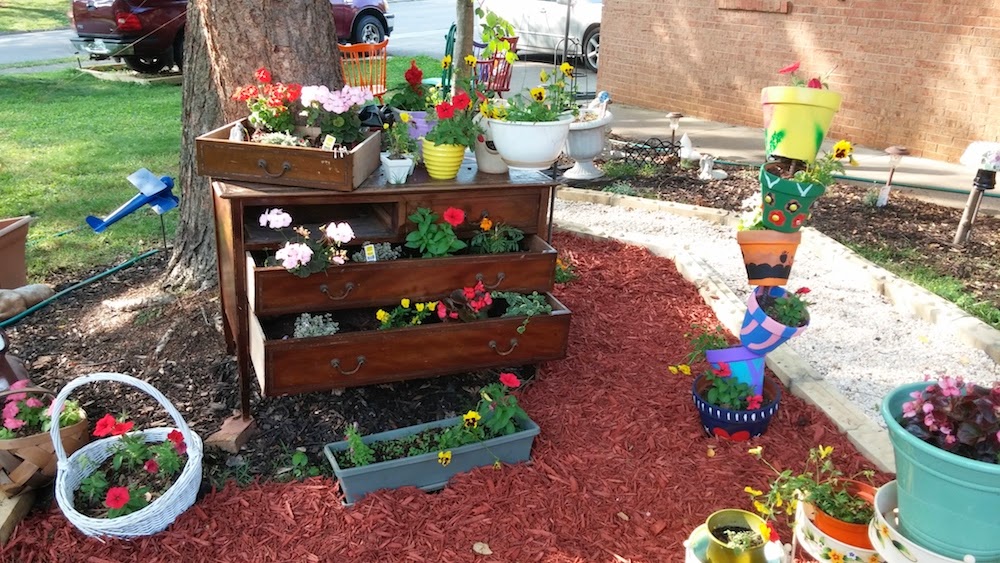 Using trash in artistic gardens - Mind Key, the blog