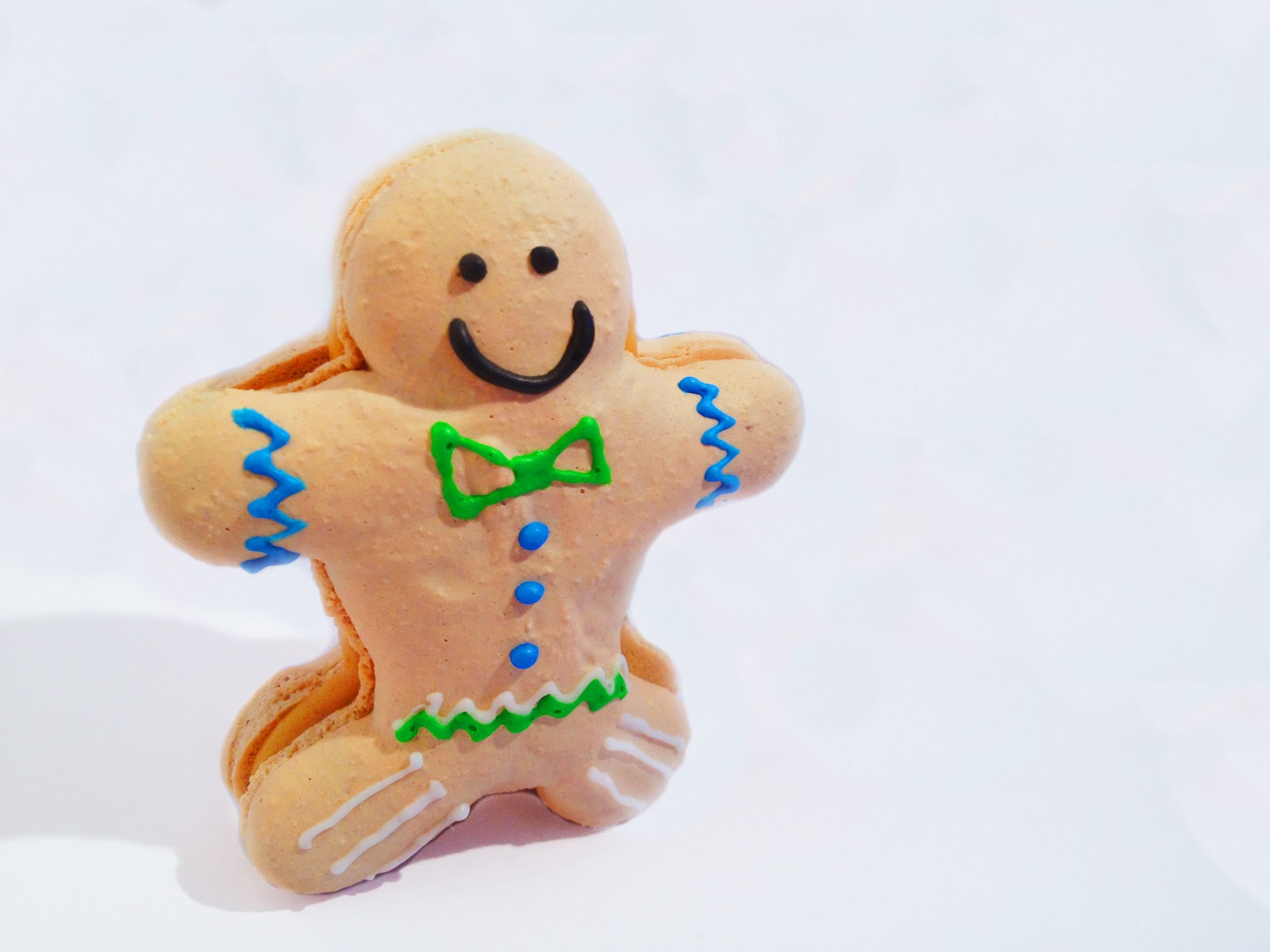 Macaron Me: Gingerbread Man Macarons with Gingerbread Cookie Dough ...