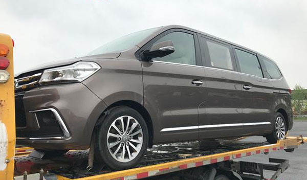 Burlappcar: Limousine of the future: A stretched Chinese minivan