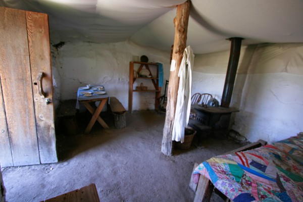 Under the Gables: Creating Beauty in the Frontier Home