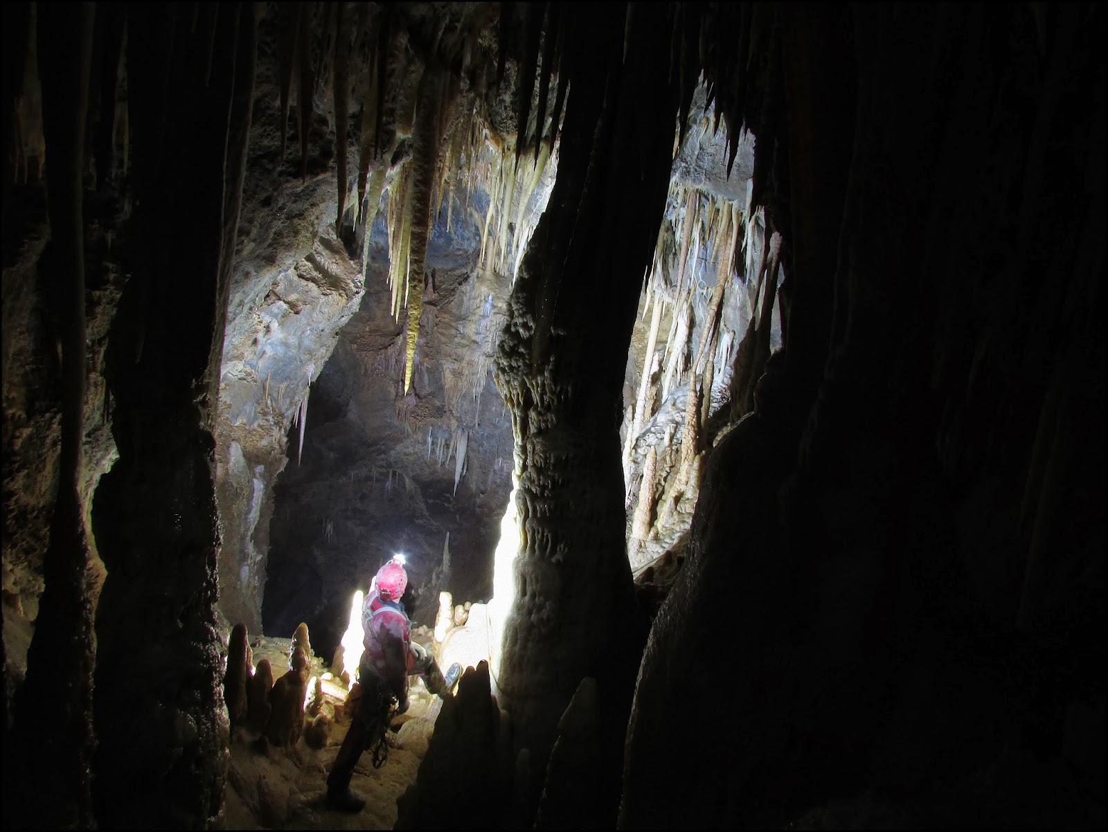 Relatos de Montaña: Toda cueva tiene su fin!! o quizás no......