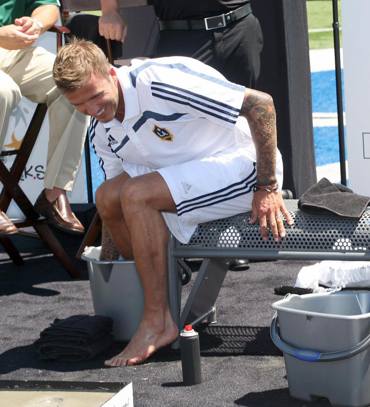 Straight Jock Feet: David Beckham washing his hot feet...