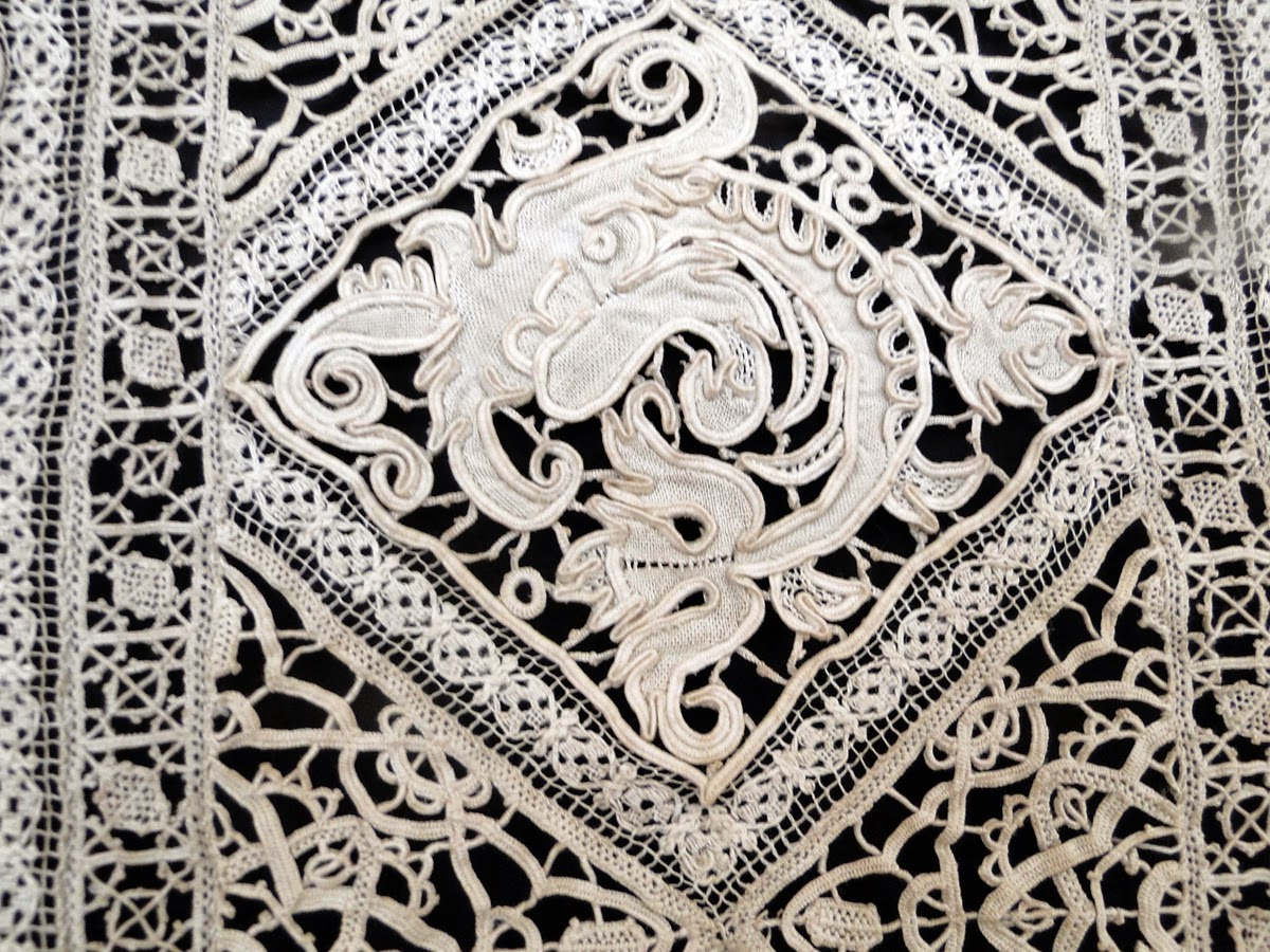 Buyer & Seller of Antique Lace, Fine Linens, Vintage Clothing, Haute ...