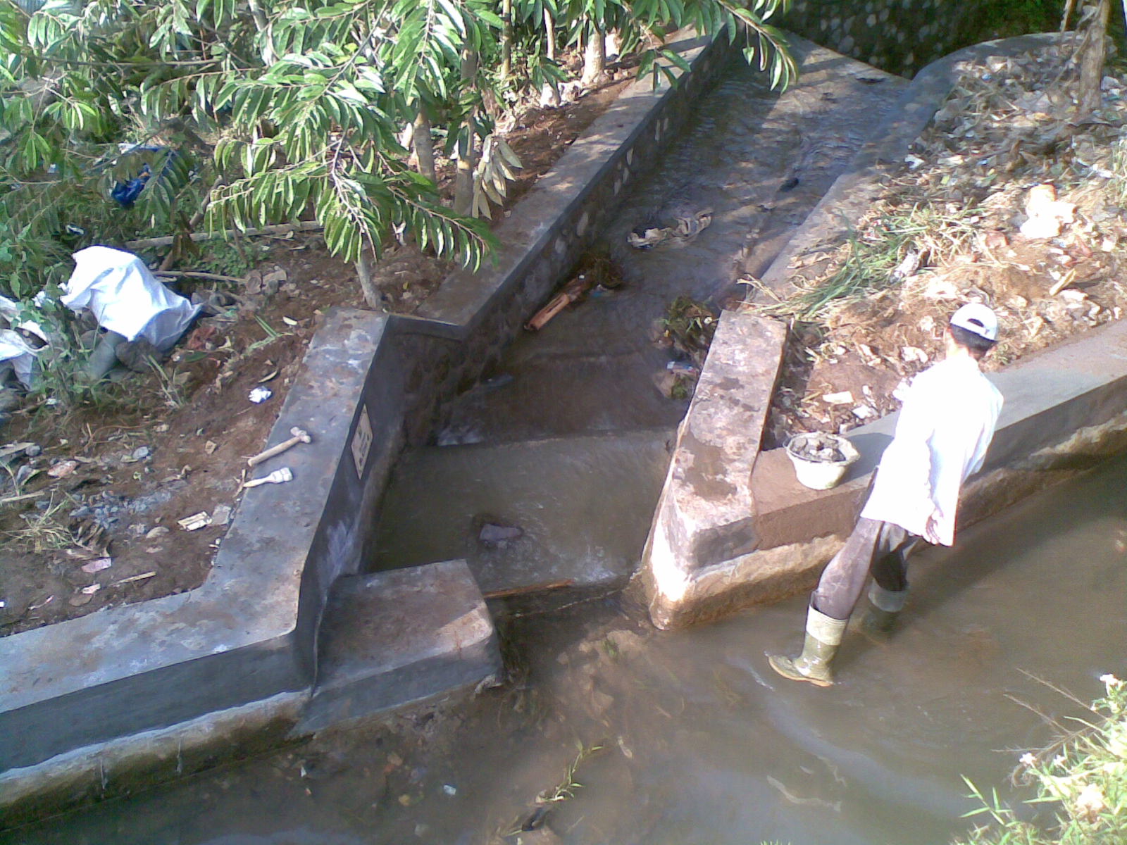 FKDI Kab Sukabumi: PERBAIKAN JARINGAN SEKUNDER DANTERSIER,DI CIMUNCANG