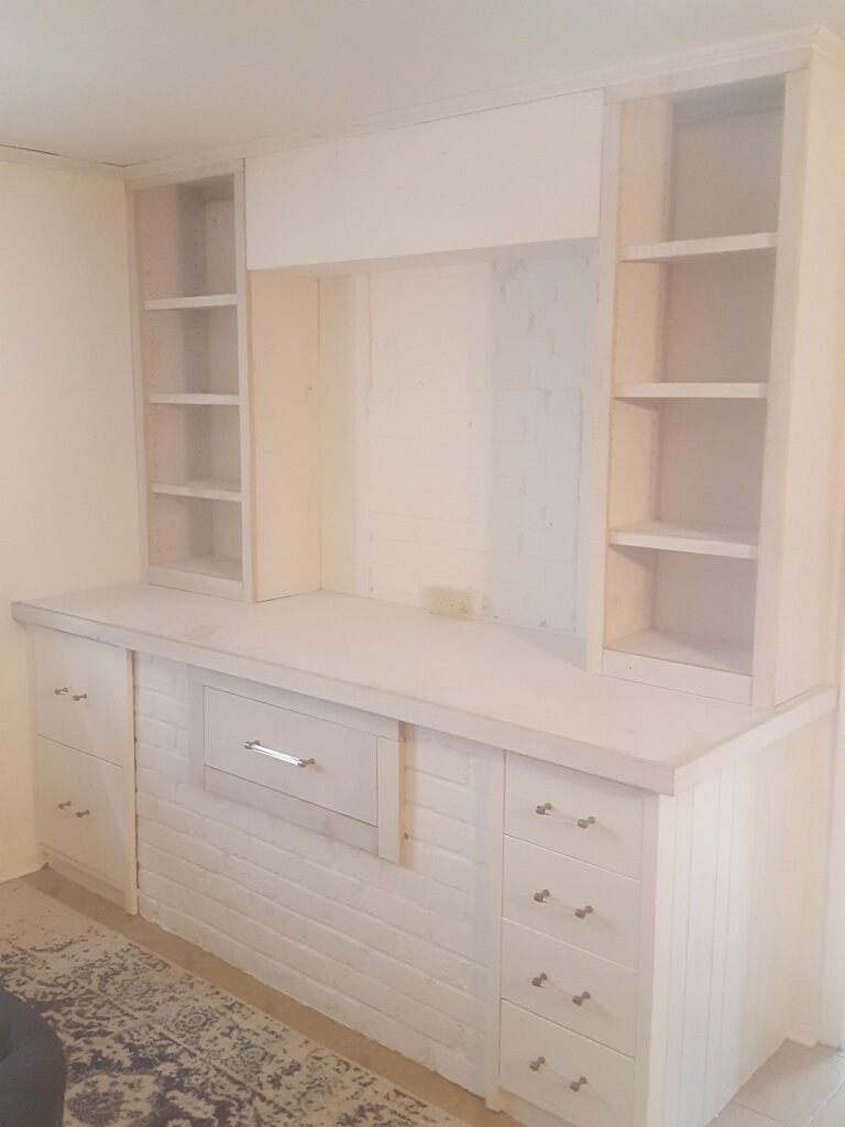 The Uptown Acorn: The Acorn Cottage {Shelving}