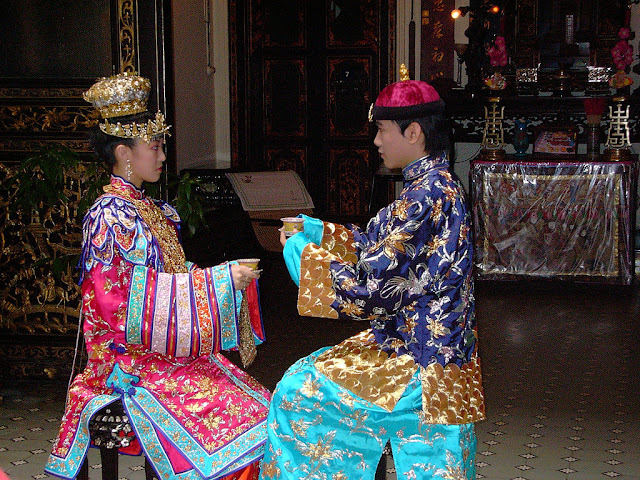 Local style: Peranakan traditional wedding dress