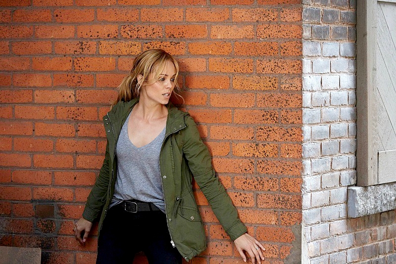 Laura Vandervoort: Bitten Season 3: First look (Images and Videos)