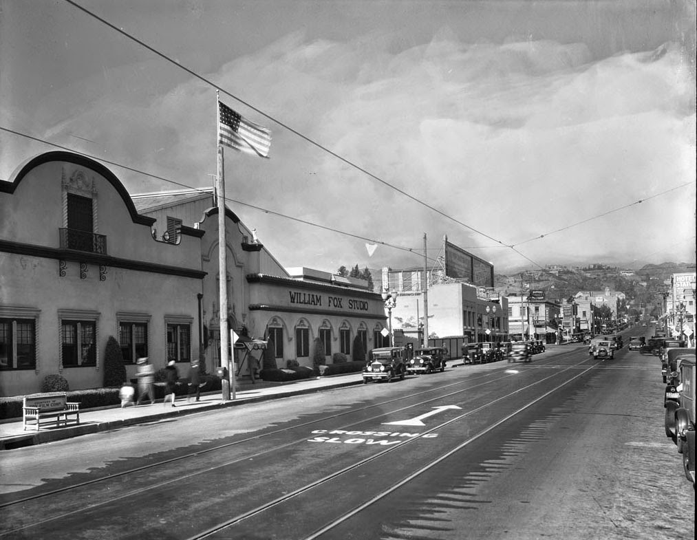 20 Stunning Vintage Photographs Capture Street Scenes of Southern ...