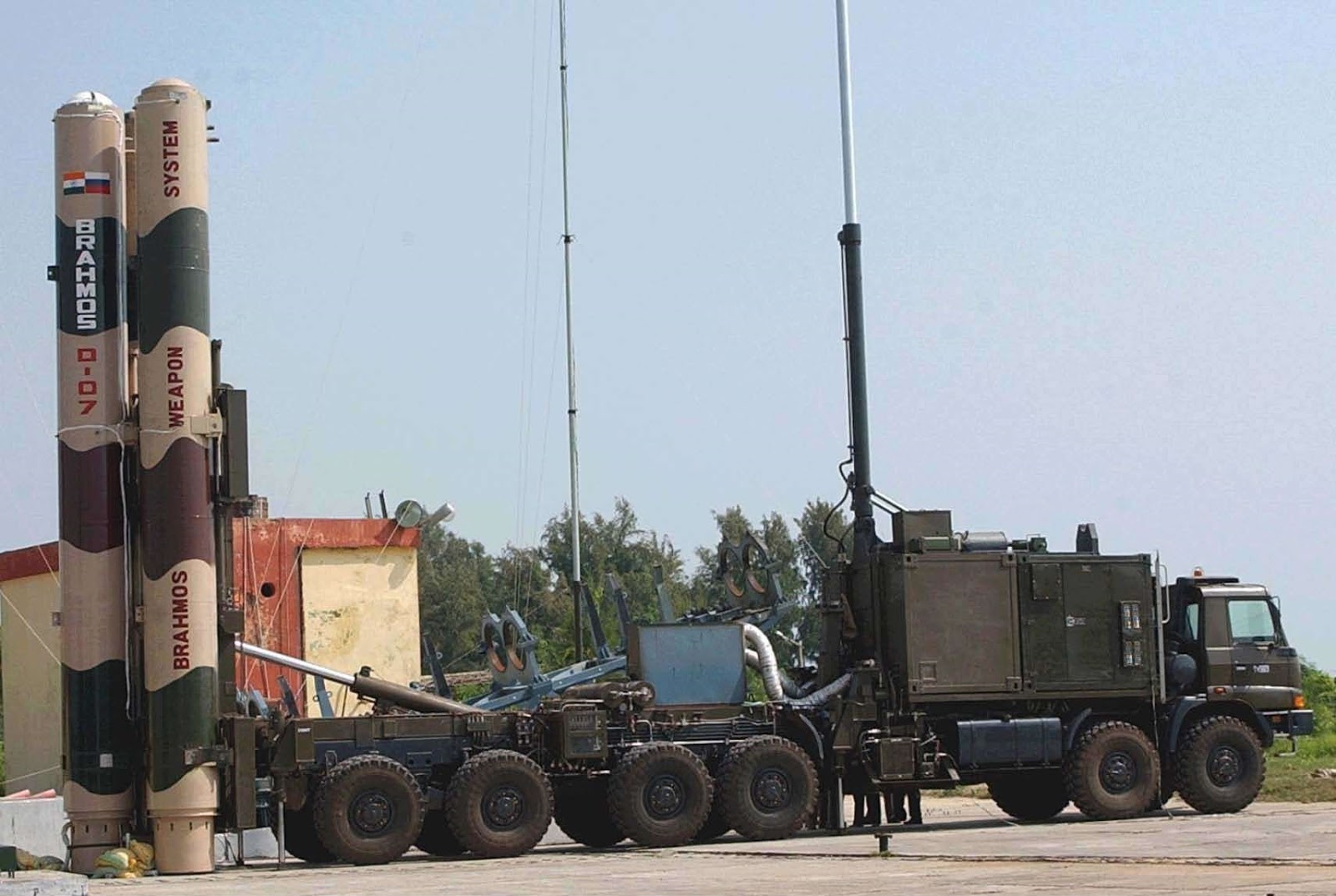 DEFENSE STUDIES: Philippines Considers Land Based Brahmos Missile