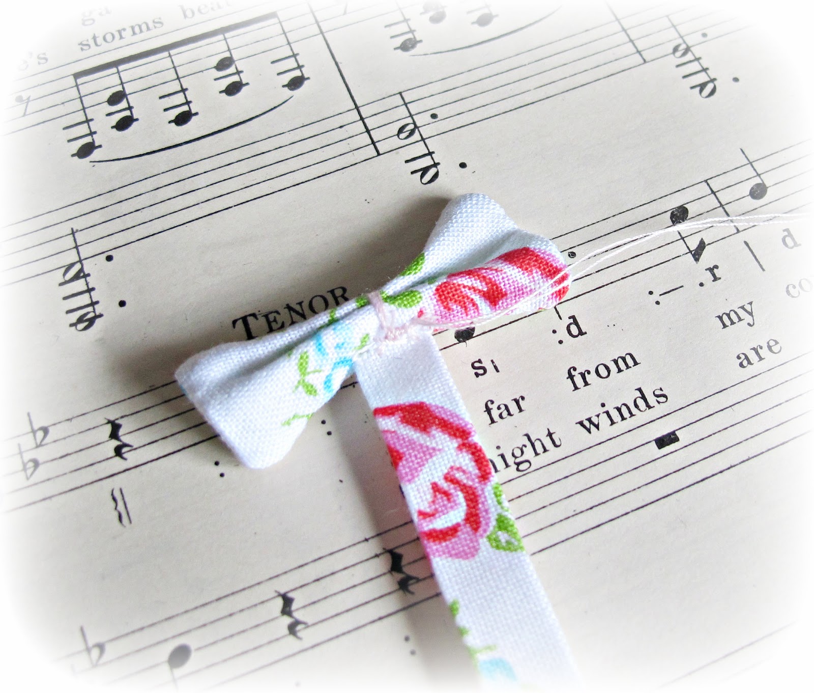 Two Cheeky Monkeys: How to Sew a Fabric Bow