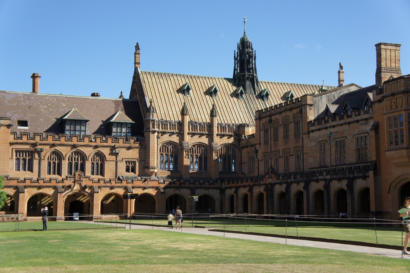 Experience of a Lifetime in Australia: A Tour of the University of Sydney!