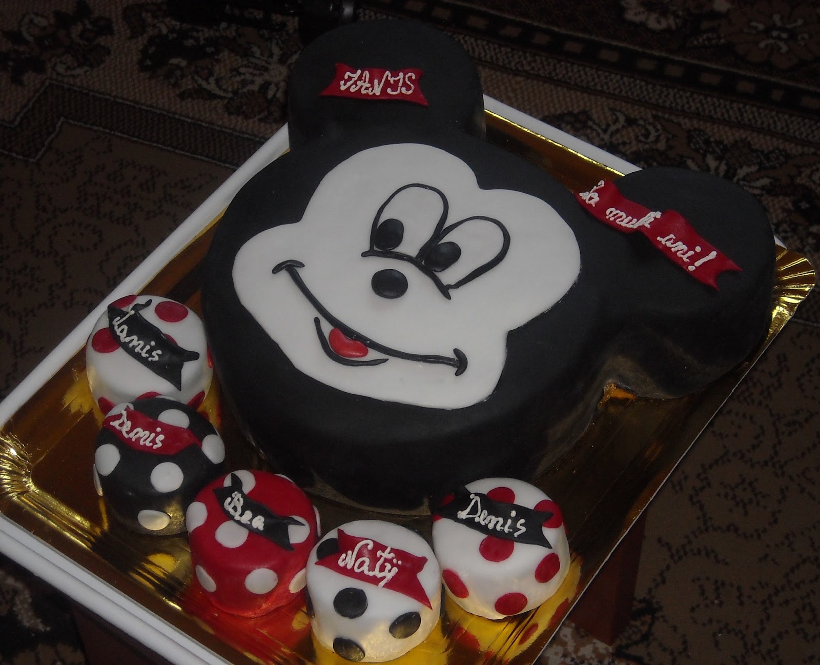 Ceva dulce...: Tort Mickey Mouse si mini-tortulete pentru Ianis