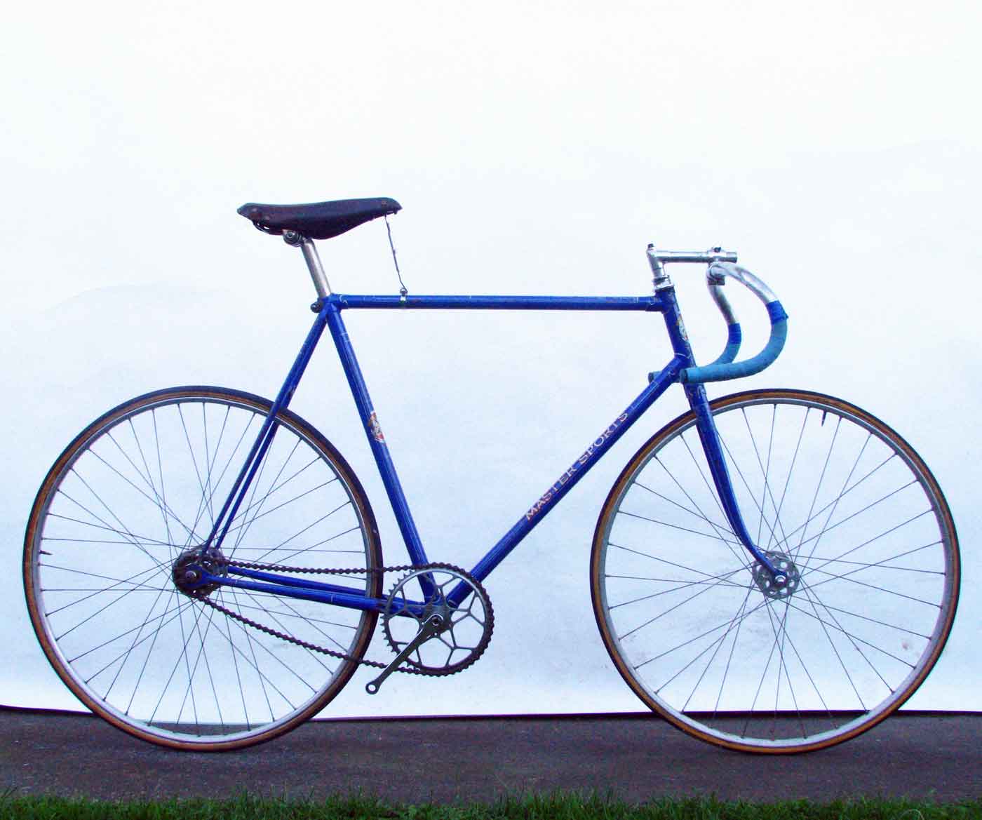 THE FLYING WHEEL: Neil Geraghty's 1958 Master Sport.