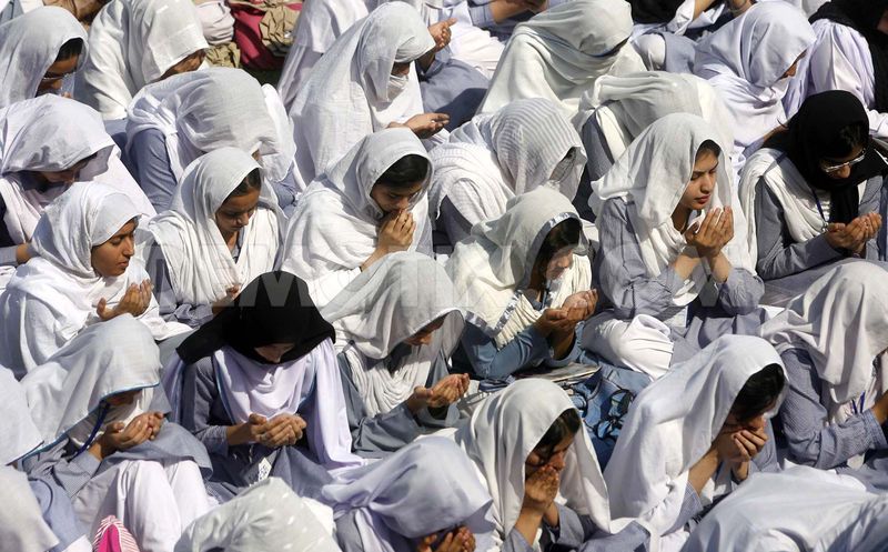 Pakistan In Pictures: Nation prays for Malala Yousafzai