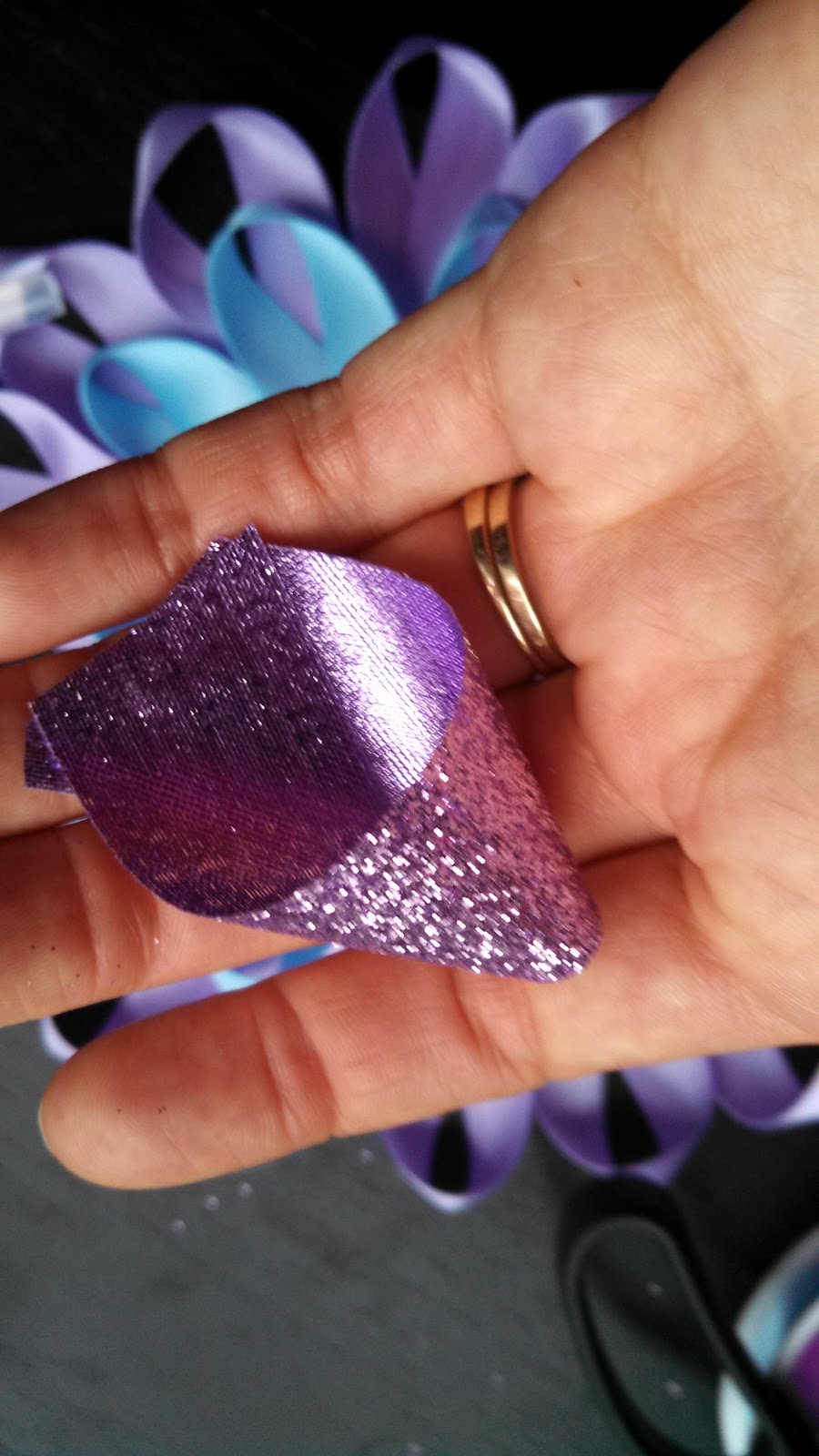 Alli Crafts: Craft Tutorial: Large Ribbon Flower