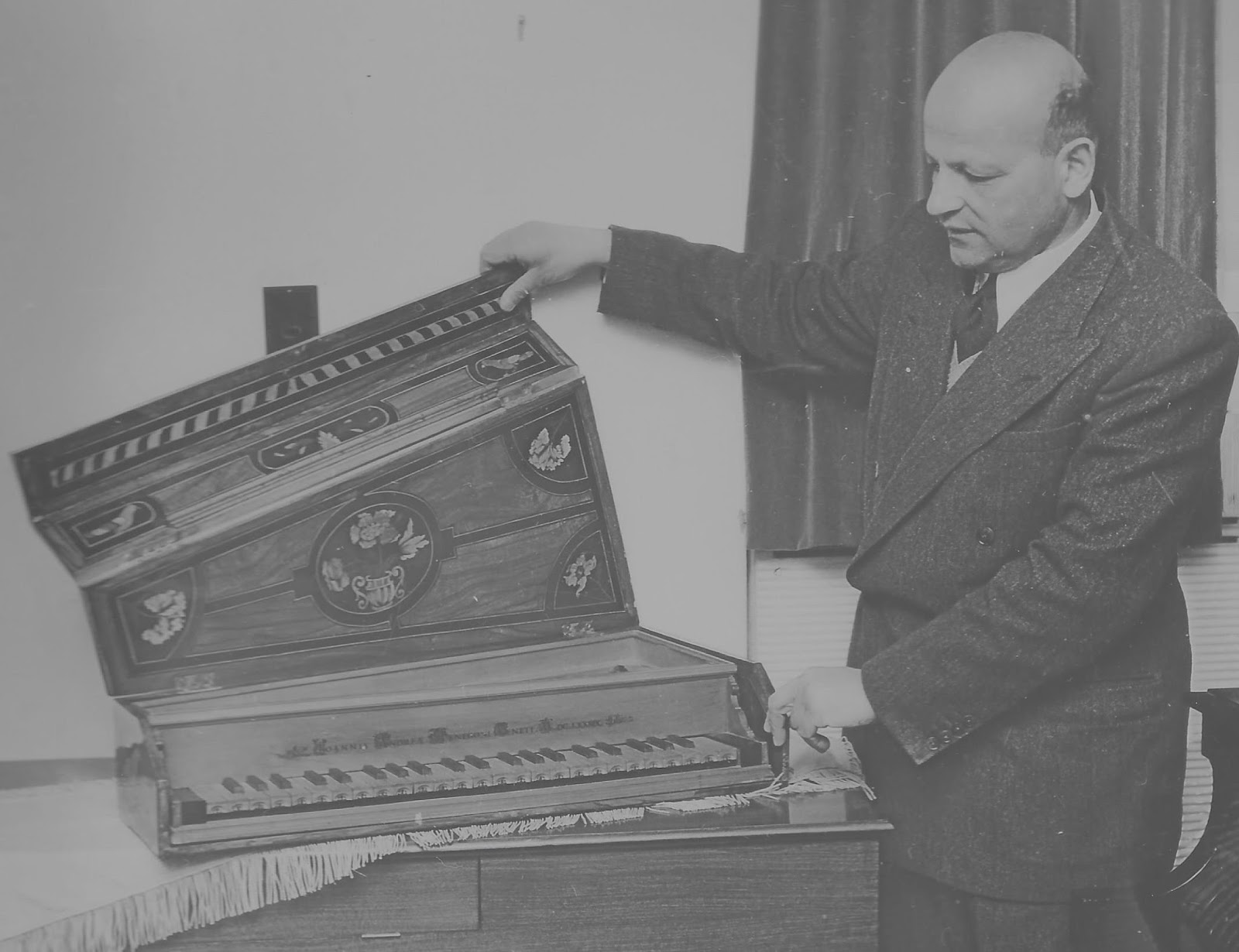 The Hans Adler Collection of Early Instruments: Menegoni Virginal or ...