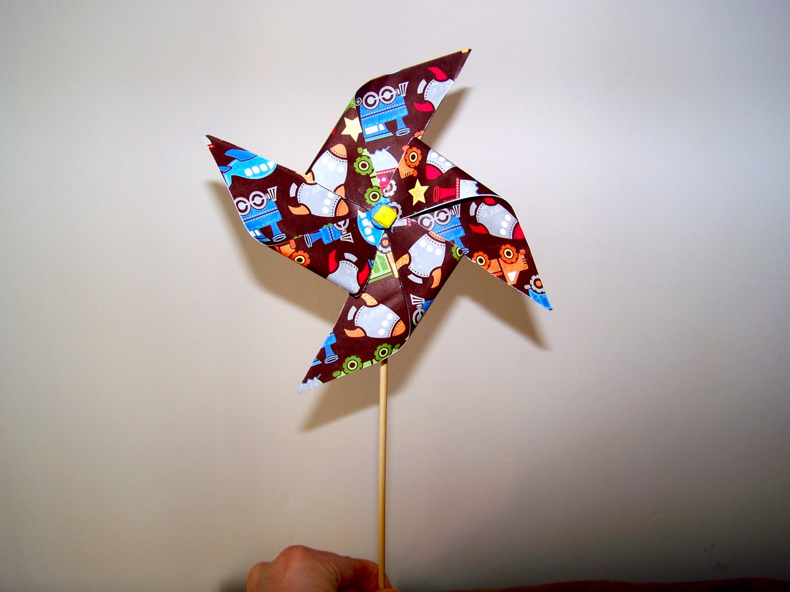 Crafty Confessions of a Brainy Mom: Kiddle Craft: Homemade Pinwheels