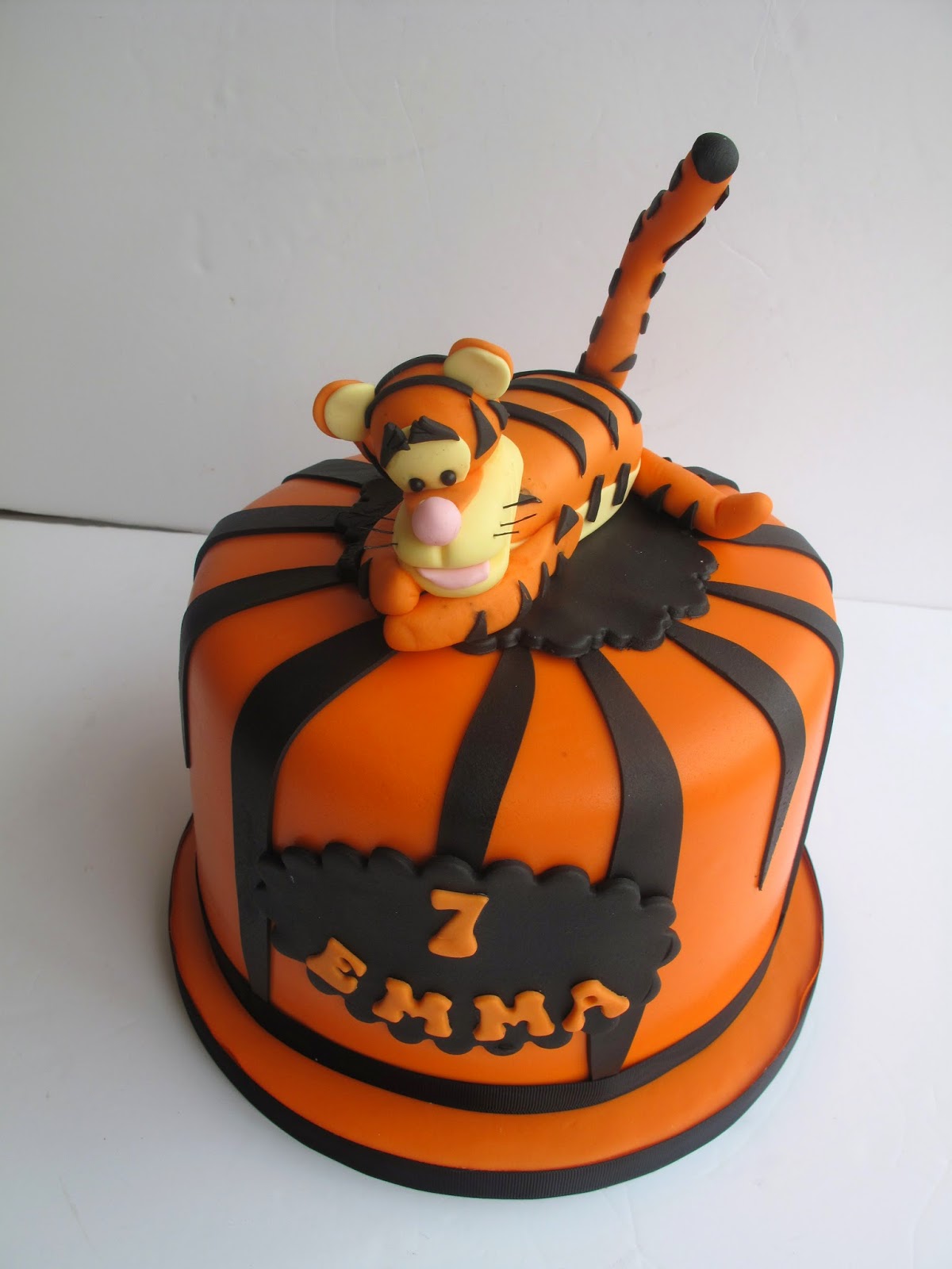 Candy Cupcake: Tigger Themed Birthday Cake