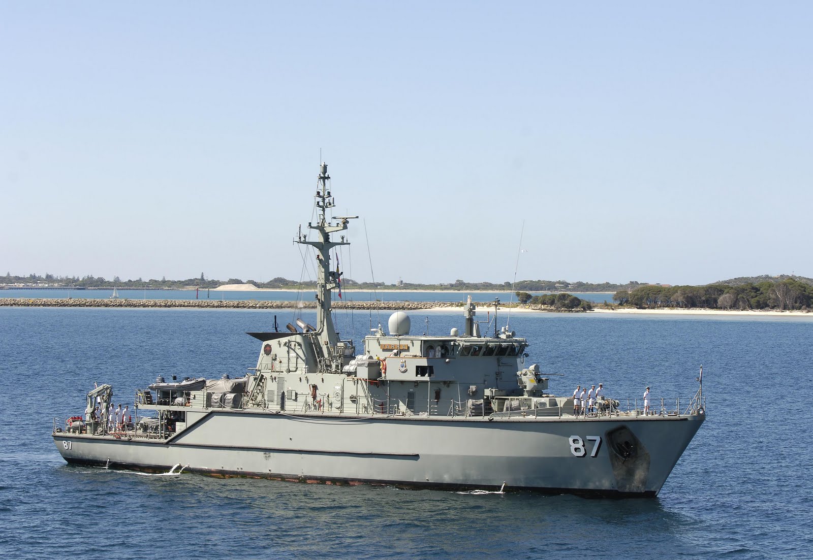 Naval Photos: HMAS Yarra (M 87)