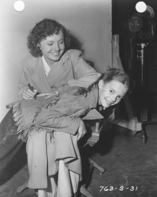35 Rare and Adorable Photos of Child Star Natalie Wood in the 1940s ...