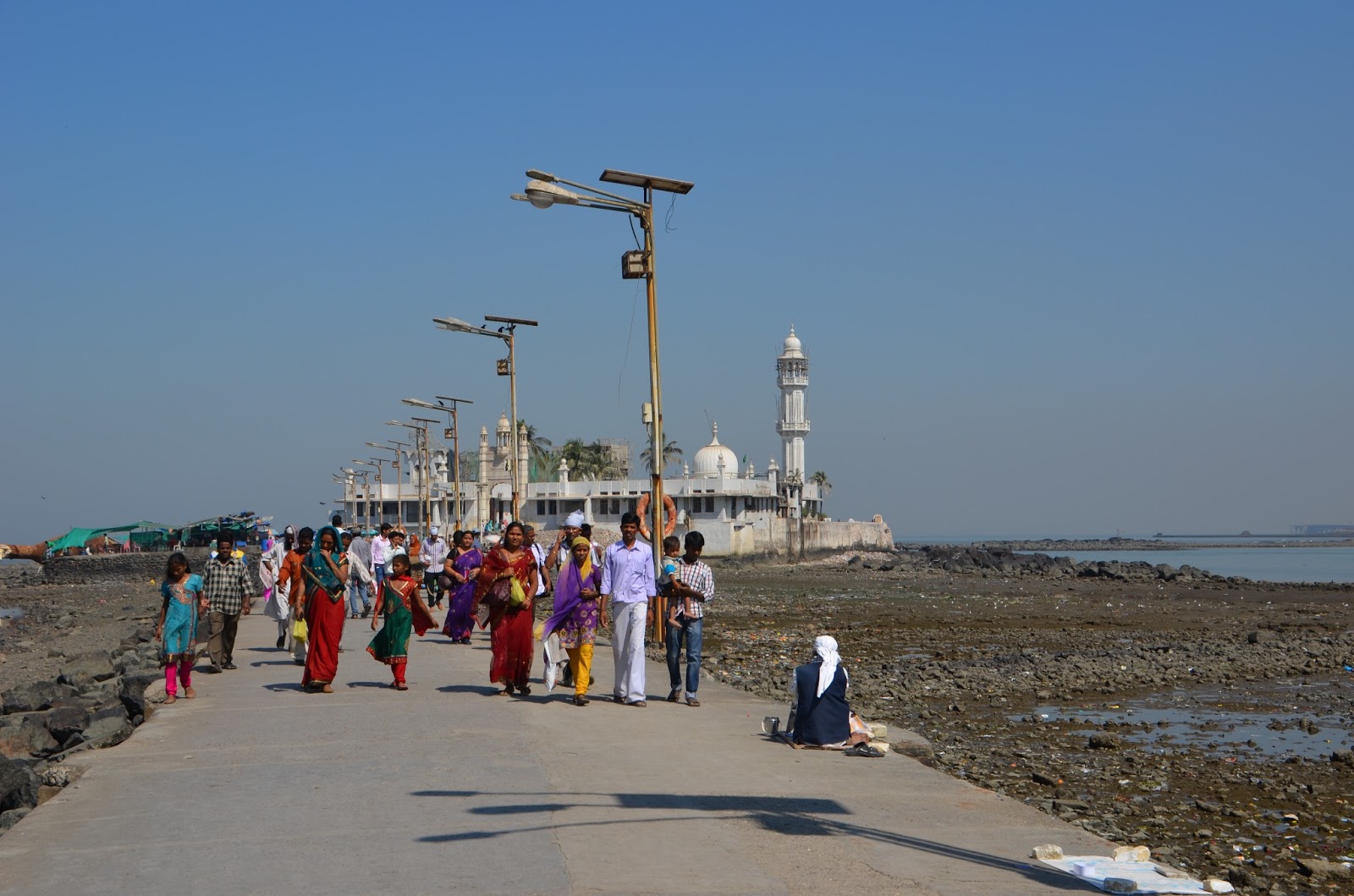 Expatliv: Haji Ali - worth a visit, but check the tides!