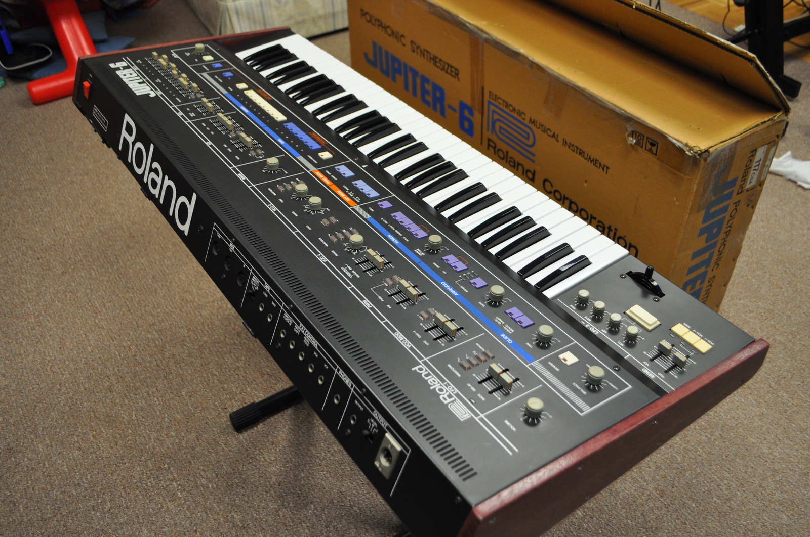 MATRIXSYNTH: Roland Jupiter 6 Synthesizer With Original Box & Wood Side ...