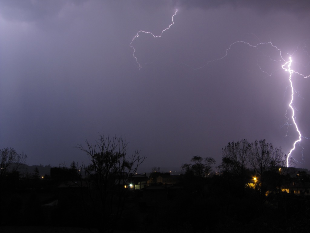 QUINTES-Mirador del Cantábrico: Noche de truenos y relámpagos sobre Quintes