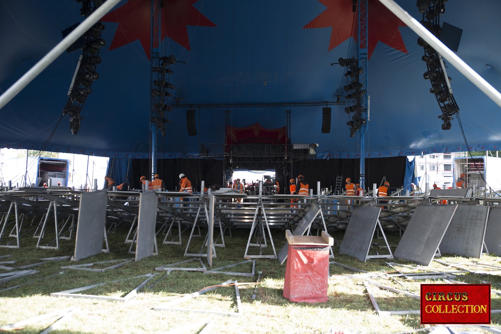 Circus -Collection: Cirque Knie 2018, montage des gradins et de l ...