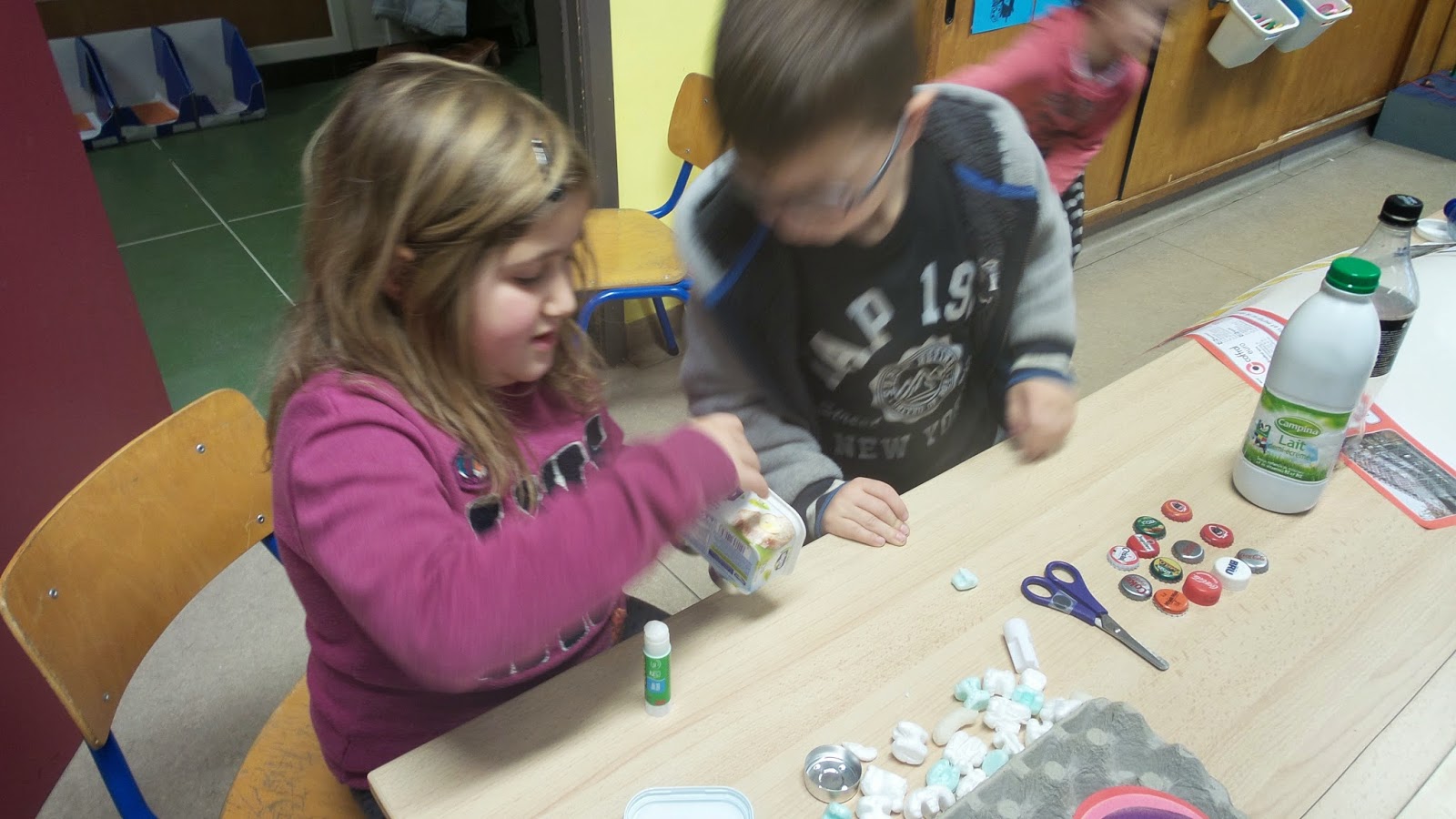 Blog eerste leerjaar: Knutselen met afval