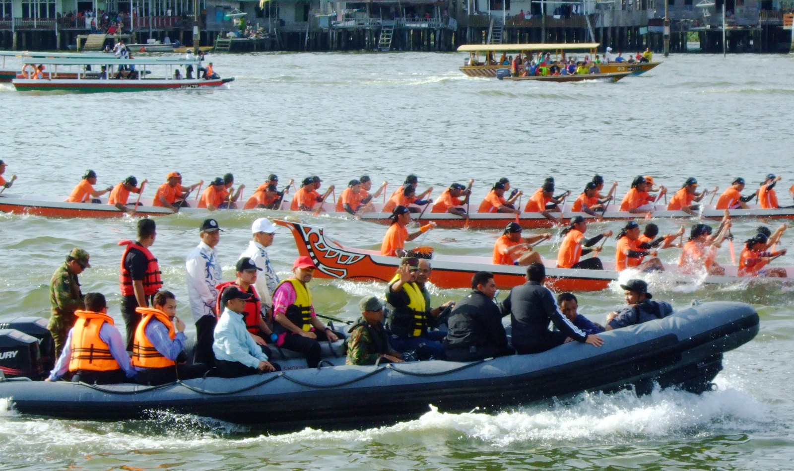 Lumba Perahu Kayuh dan Lumba Perahu "Tambang"